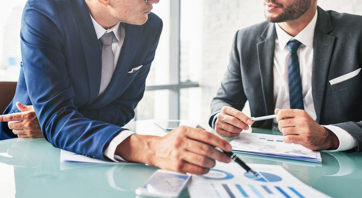 CEO vs CFO - FundsNet